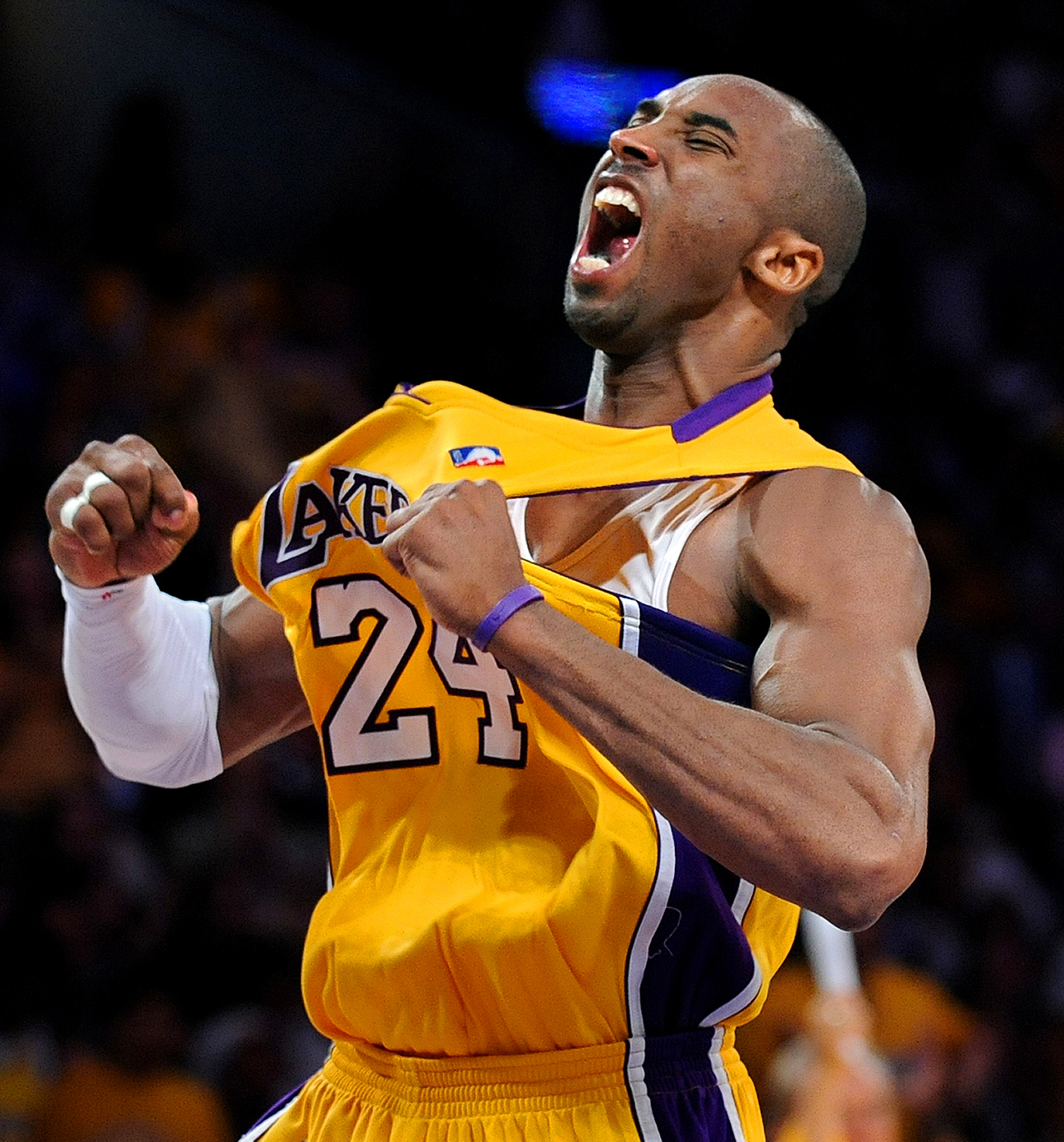 What Do You Think Kobe s Statue Should Be Of R lakers