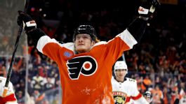 Goalie goal! Filip Gustavsson scores from across the ice for Wild ...