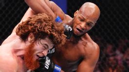 Raul Rosas Jr. leads crowd in iconic 'chiwiwi' chant - ESPN Video