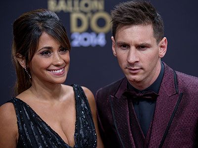 Lionel Messi de traje granate con moño para la gala de la FIFA - ESPN