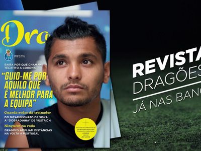 'Tecatito' Corona posa en portada de revista del Porto