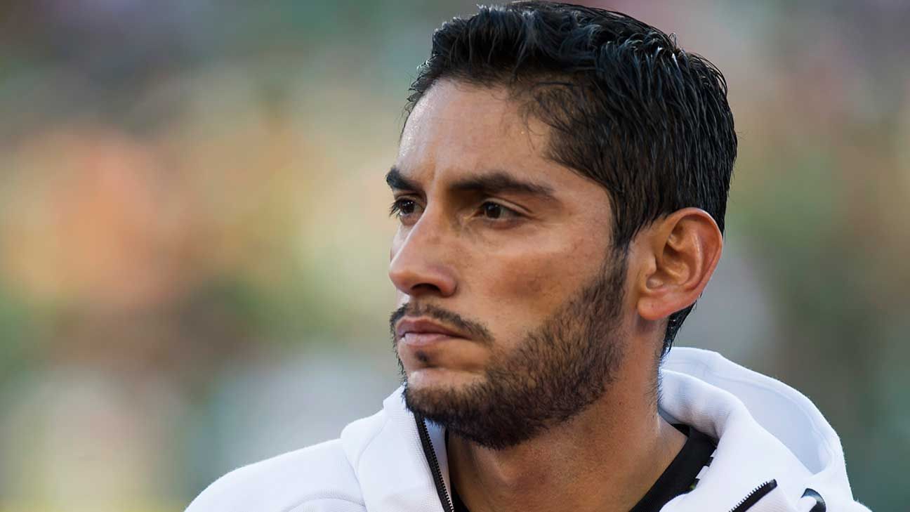 Hace enojar aerolínea a 'Chuy' Corona