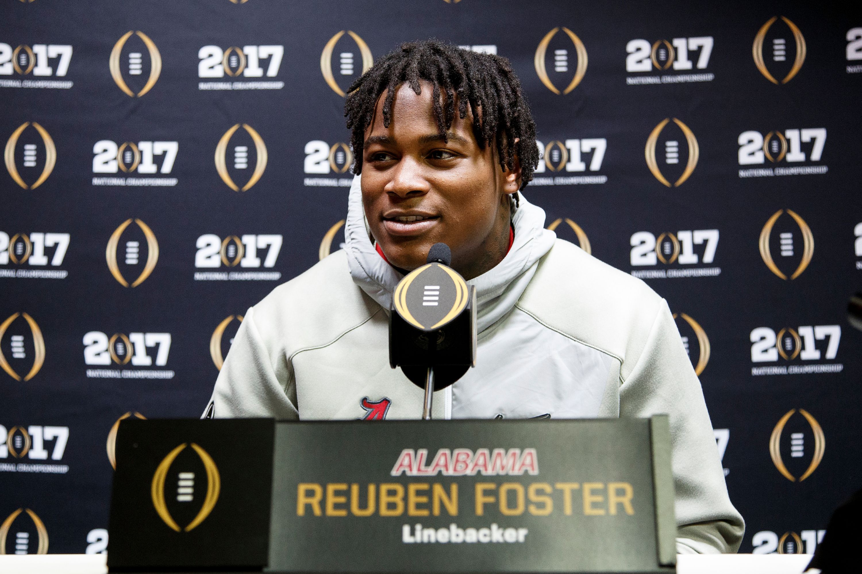 Reuben Foster se disculpa con 32 equipos de la NFL tras expulsión del ...