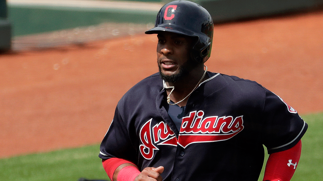 Yandy Díaz, cubano 200 en Grandes Ligas al quedar con Indios