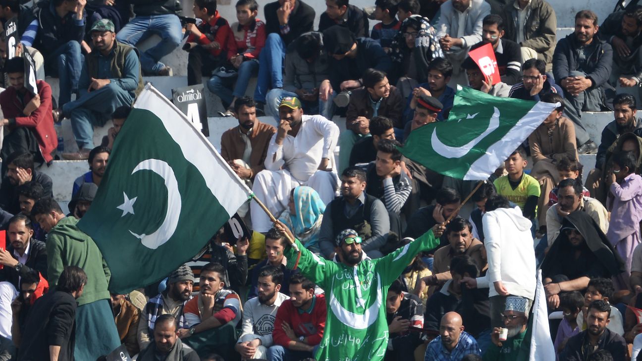 Rawalpindi crowd revels in cricket's homecoming - ESPN