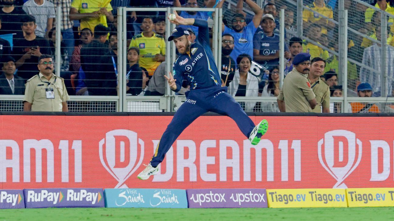 Kane Williamson goes down with knee injury at IPL 2023 curtain-raiser ...