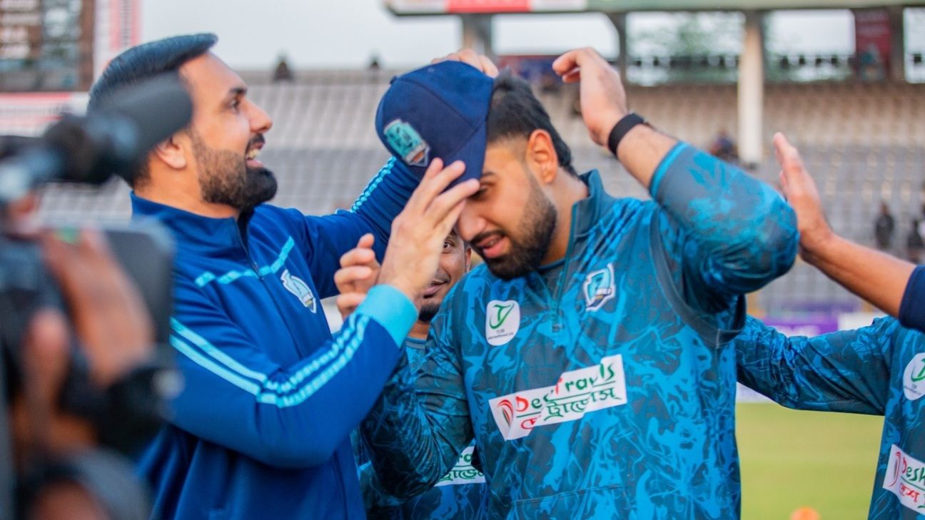 How Nabi and his son Eisakhil prepared to play a BPL match together - ESPN