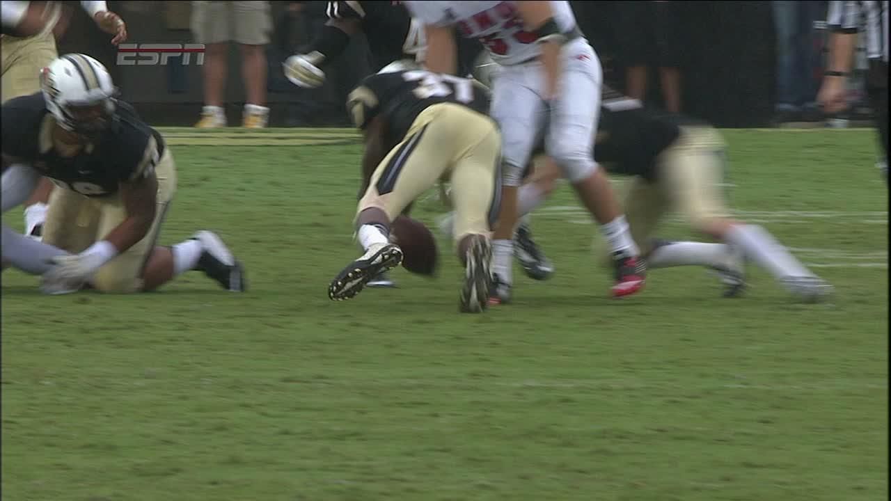 3Q UCF M. Davis run for 4 yds,M. Davis fumbled, forced by R. Sauvao ...