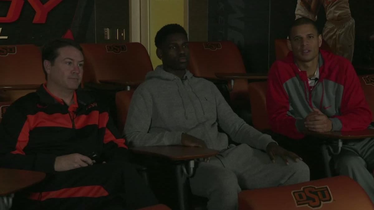 Simon sits in on Oklahoma State film session - ESPN Video