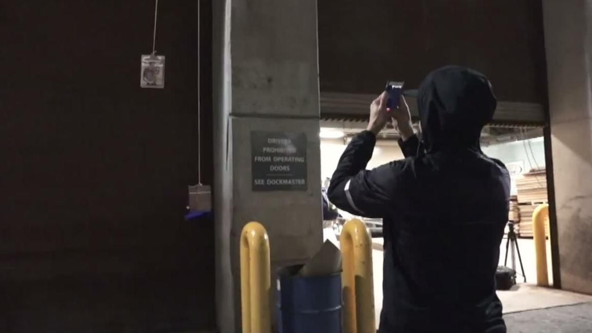 Curry captures unique autograph approach in Philly - ESPN Video