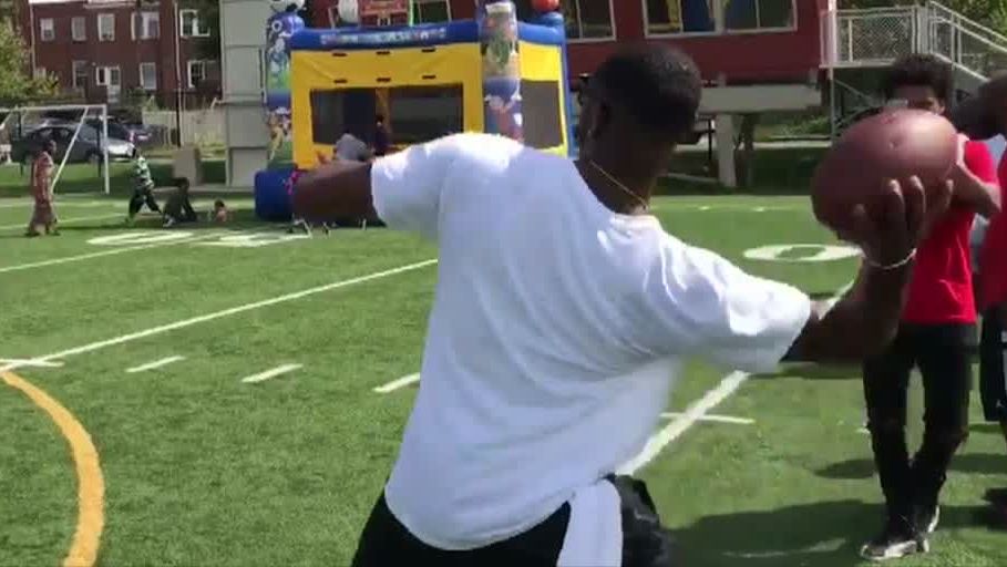 Flashback: Wall shows off elite passing skills with a football - ESPN Video