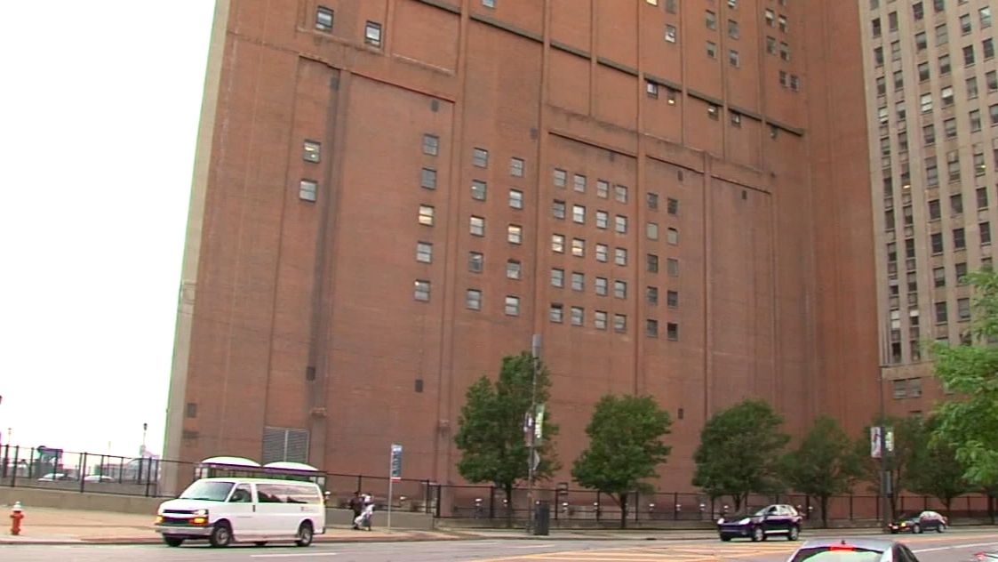 Iconic LeBron banner comes down in Cleveland - ESPN Video