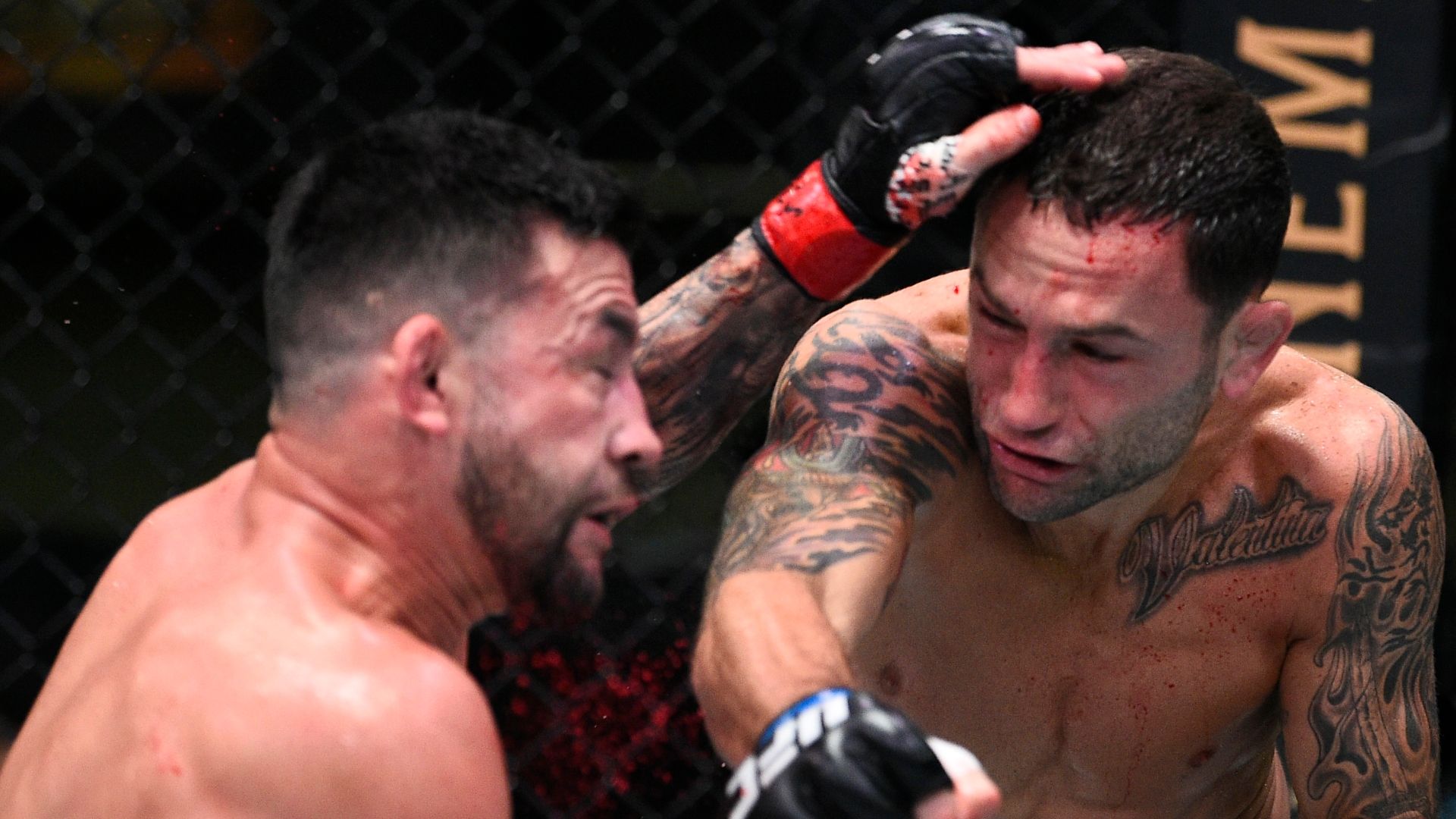 Edgar muscles way to split-decision win over Munhoz - ESPN Video