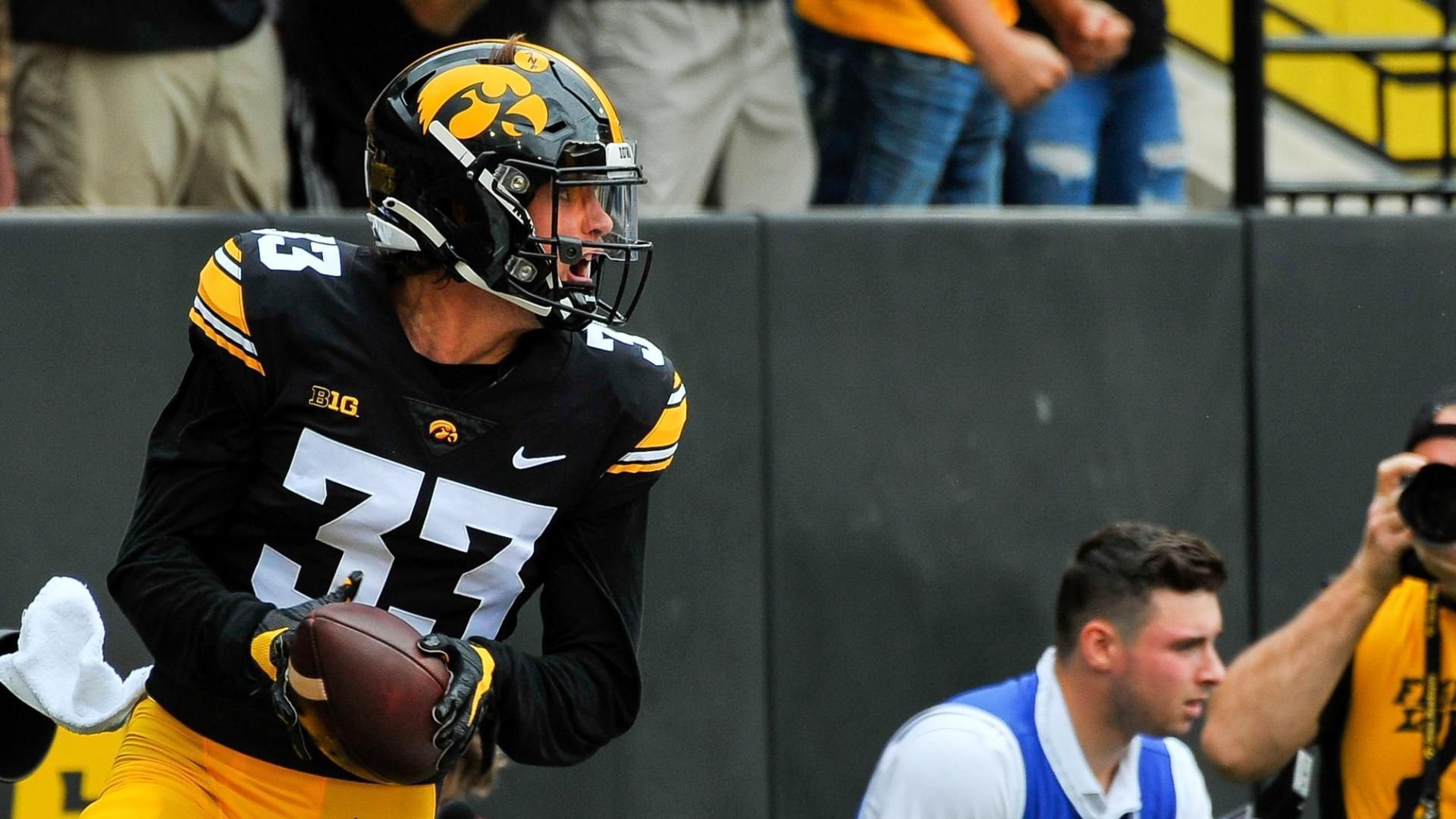 Riley Moss runs back 30-yard pick-six for Iowa - ESPN Video