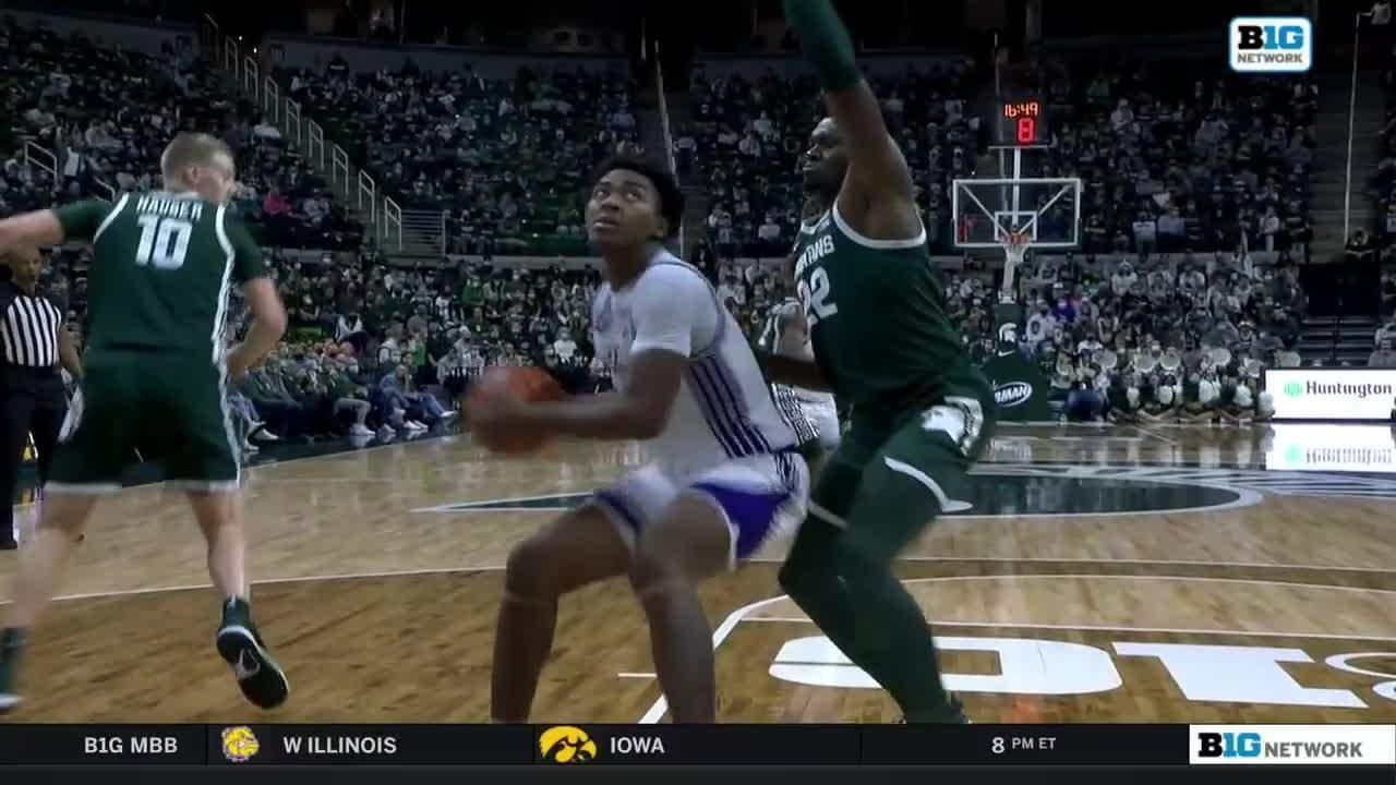 Alex Holt shows off his vision with nice pass vs. Michigan State ...