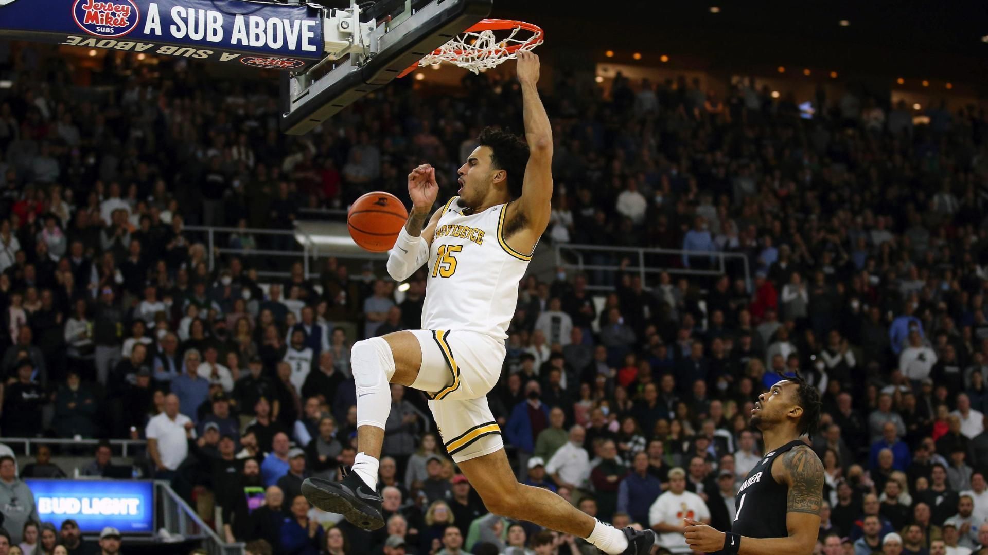 Minaya goes into sport mode with the steal and the thunderous slam ...