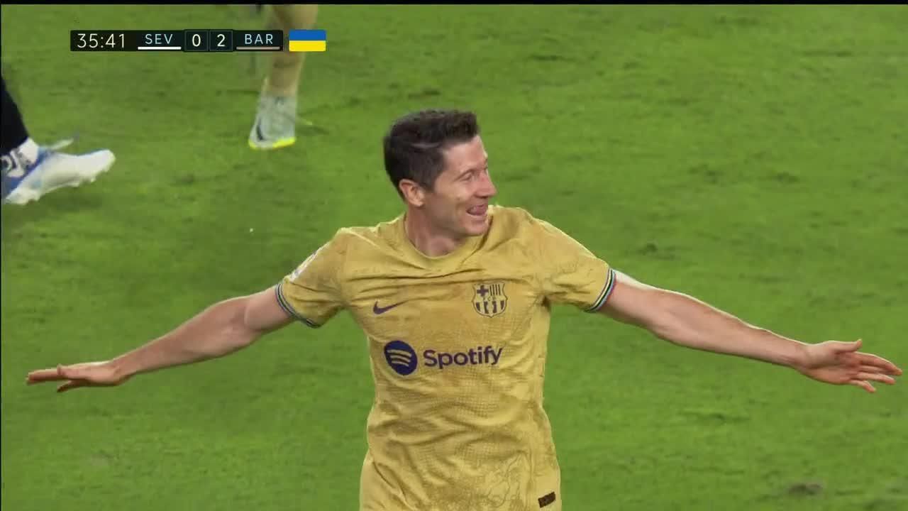 Lewandowski scores brilliant goal off his chest - ESPN Video