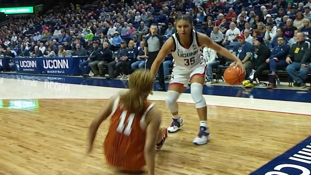 Azzi Fudd drops defender, splashes jumper for UConn - ESPN Video
