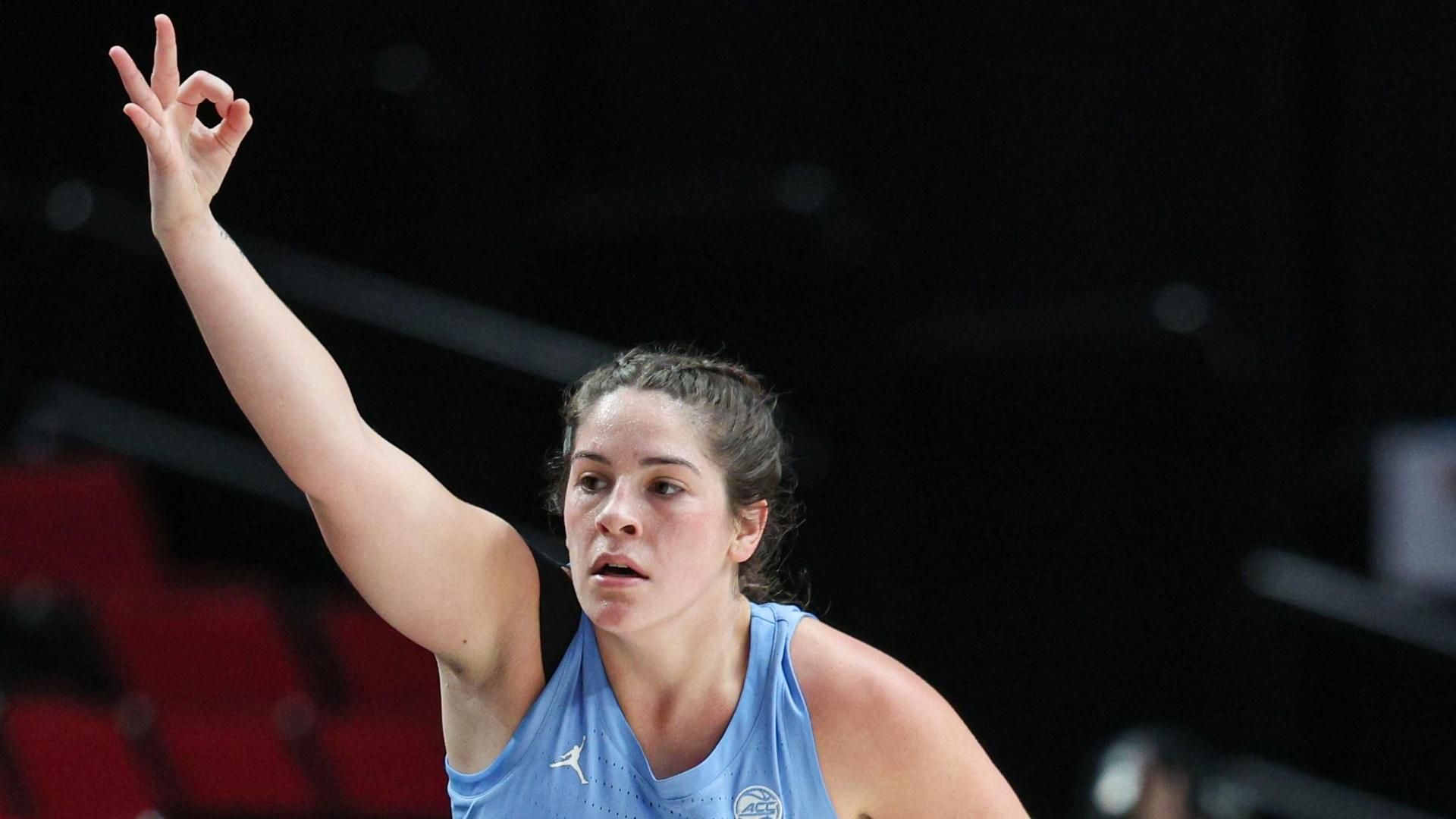 Eva Hodgson drains the UNC 3-pointer - ESPN Video