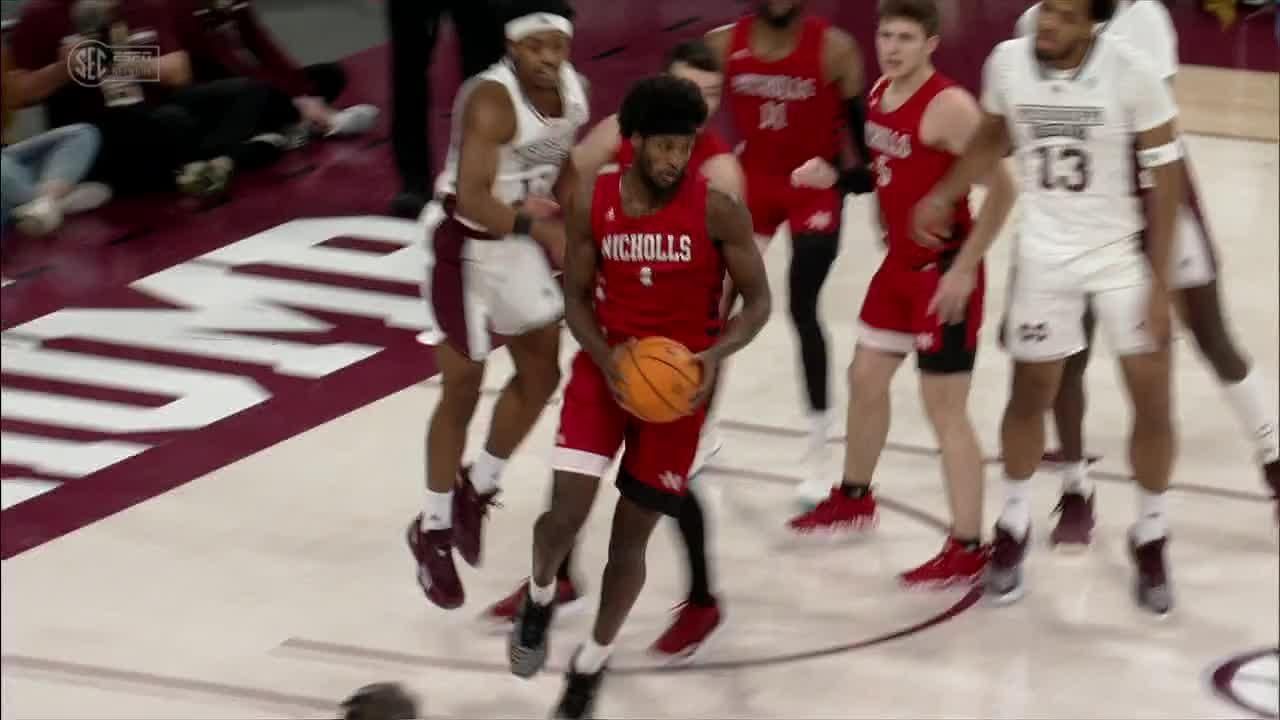 Caleb Huffman gets the lay-in to fall vs. Mississippi State Bulldogs ...