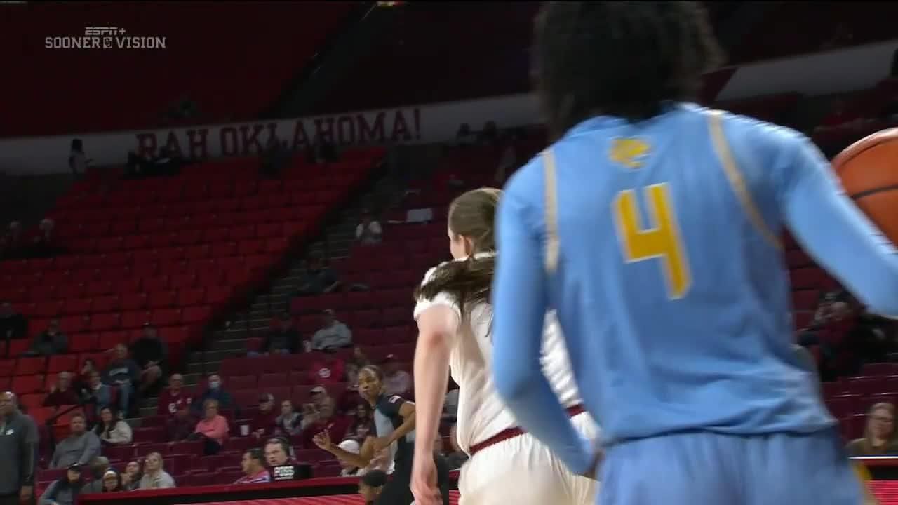 Taylor Robertson drops in smooth layup - ESPN Video