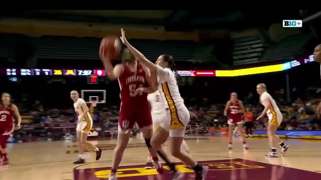 Mackenzie Holmes drops in smooth lay-in - ESPN Video
