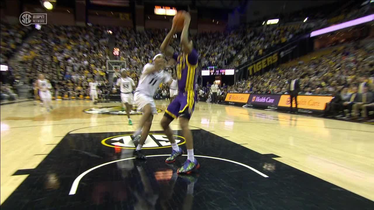 Missouri's Isiaih Mosley gets back for an emphatic chasedown block ...
