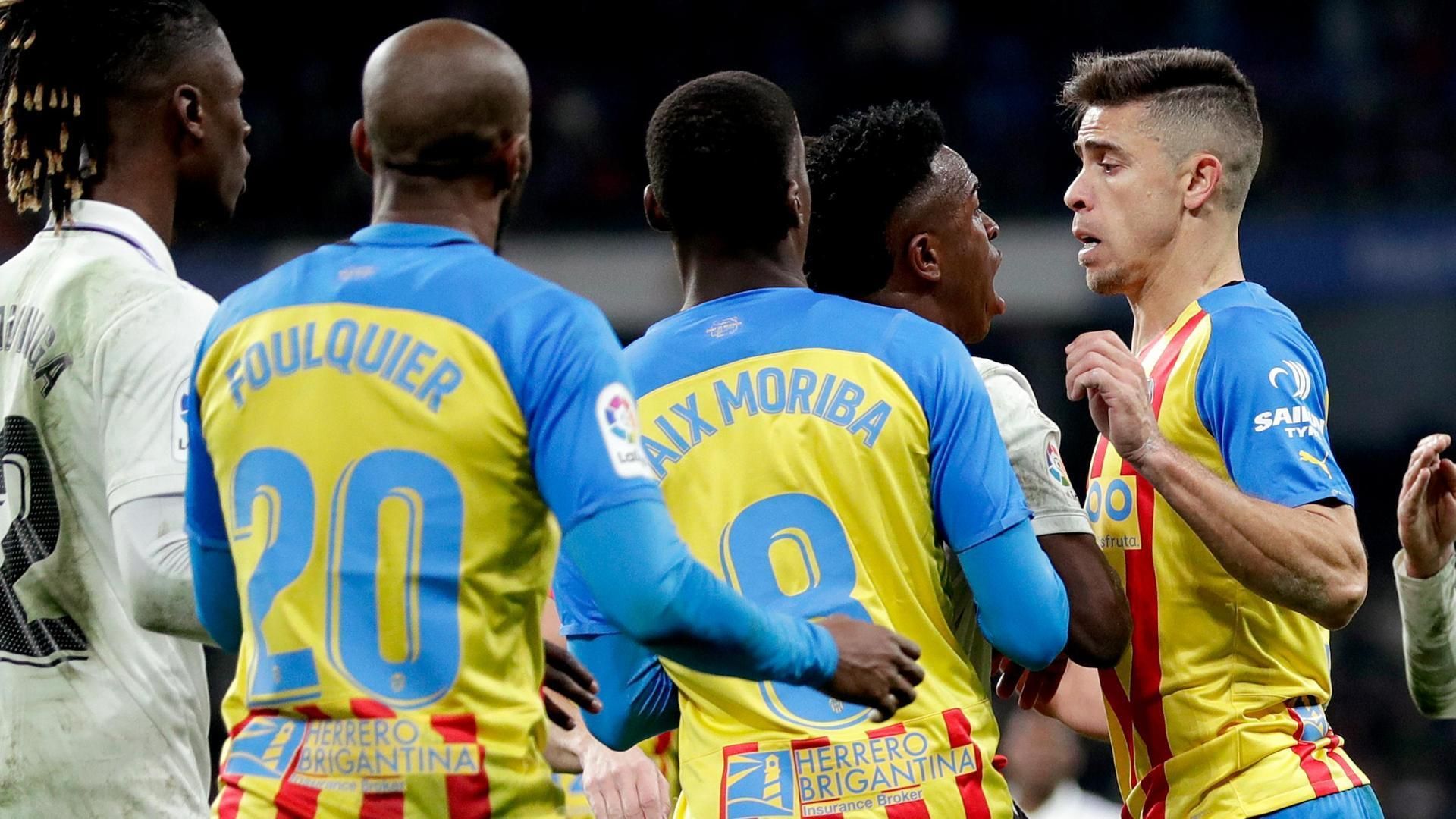 Valencia's Gabriel sent off for wild challenge on Vinicius Jr. - ESPN Video