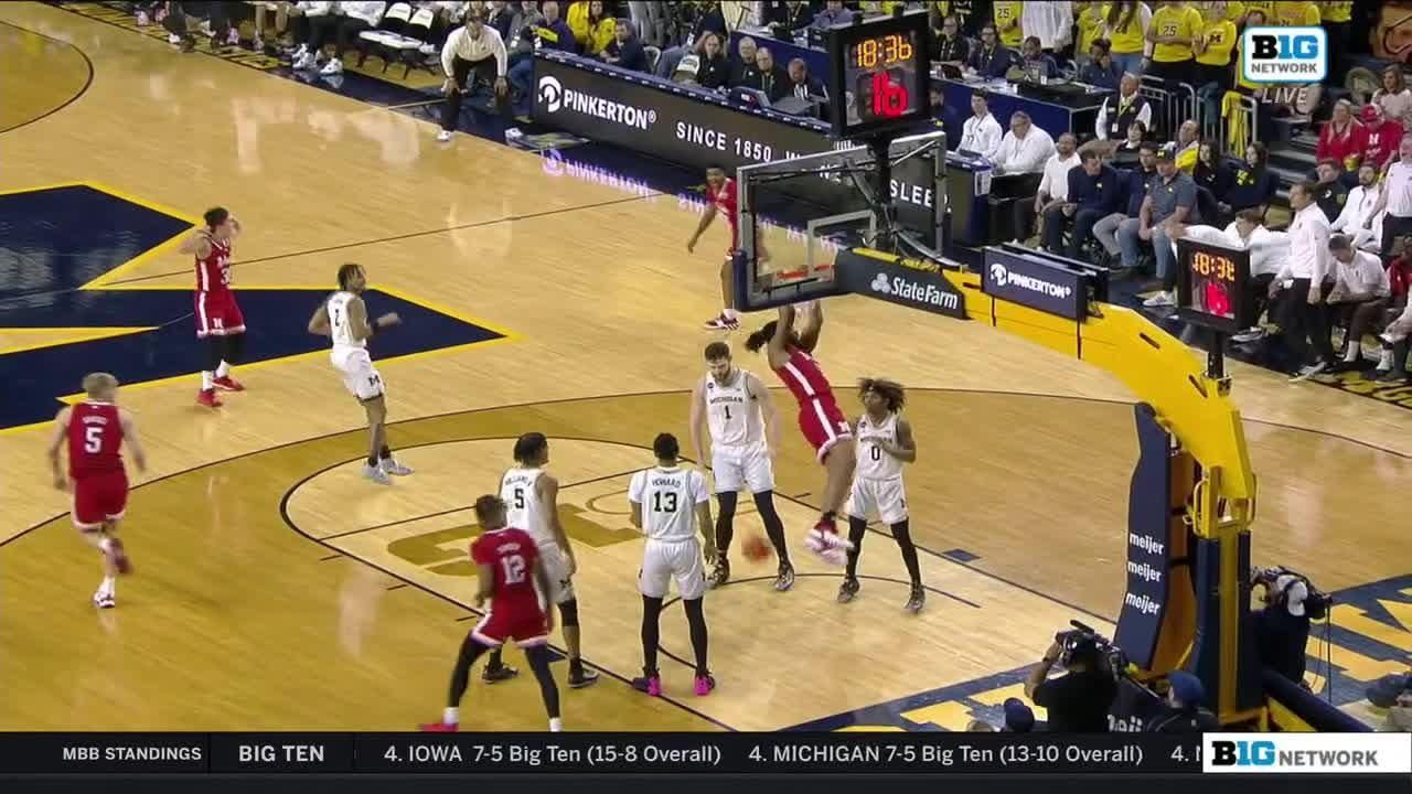 Derrick Walker rocks the rim with powerful slam dunk - ESPN Video