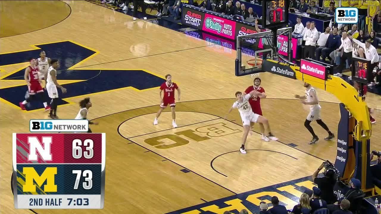 Derrick Walker makes beautiful pass for a basket - ESPN Video