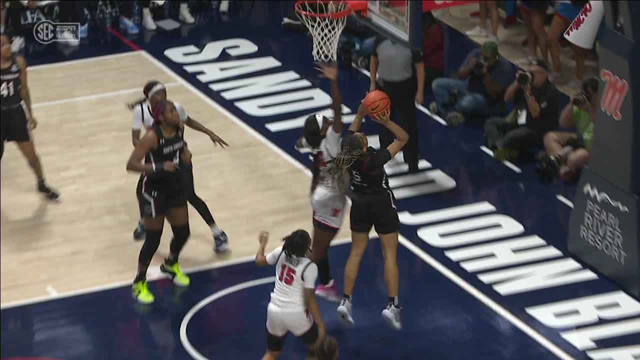 Victaria Saxton drops in easy layup for South Carolina - ESPN Video