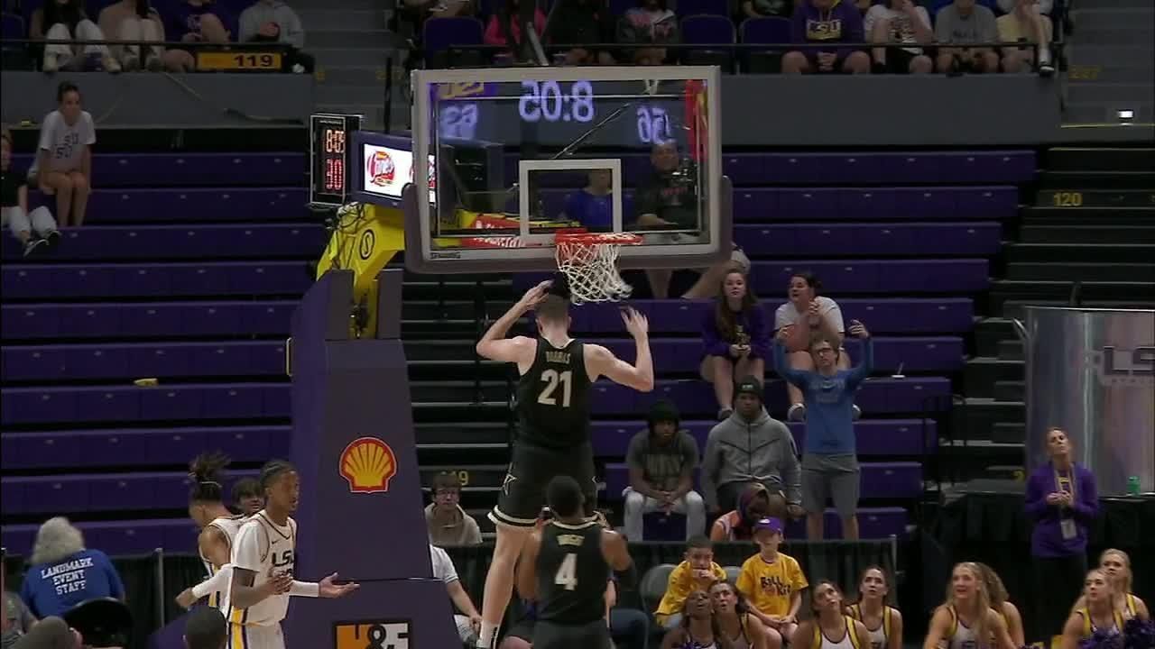 Liam Robbins skies for big slam dunk - ESPN Video