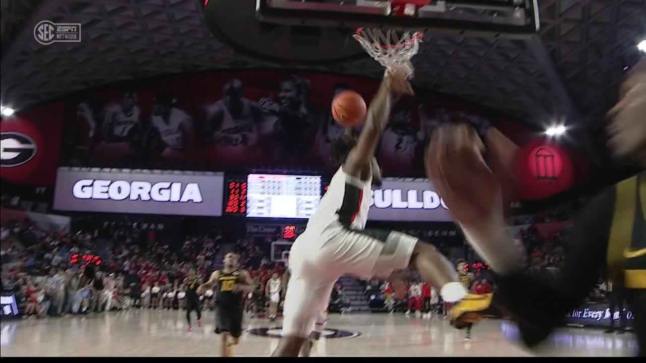 Kario Oquendo rocks the rim with powerful slam - ESPN Video