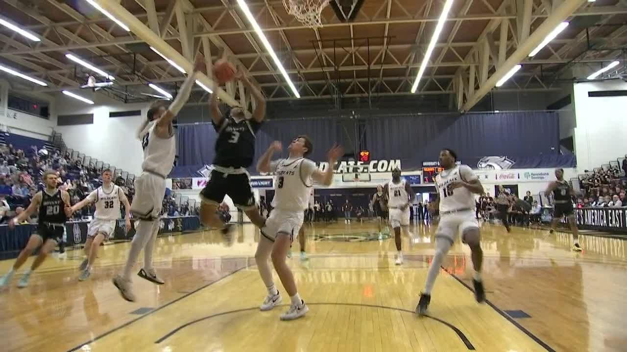 Antwan Walker throws down big slam dunk vs. New Hampshire Wildcats ...