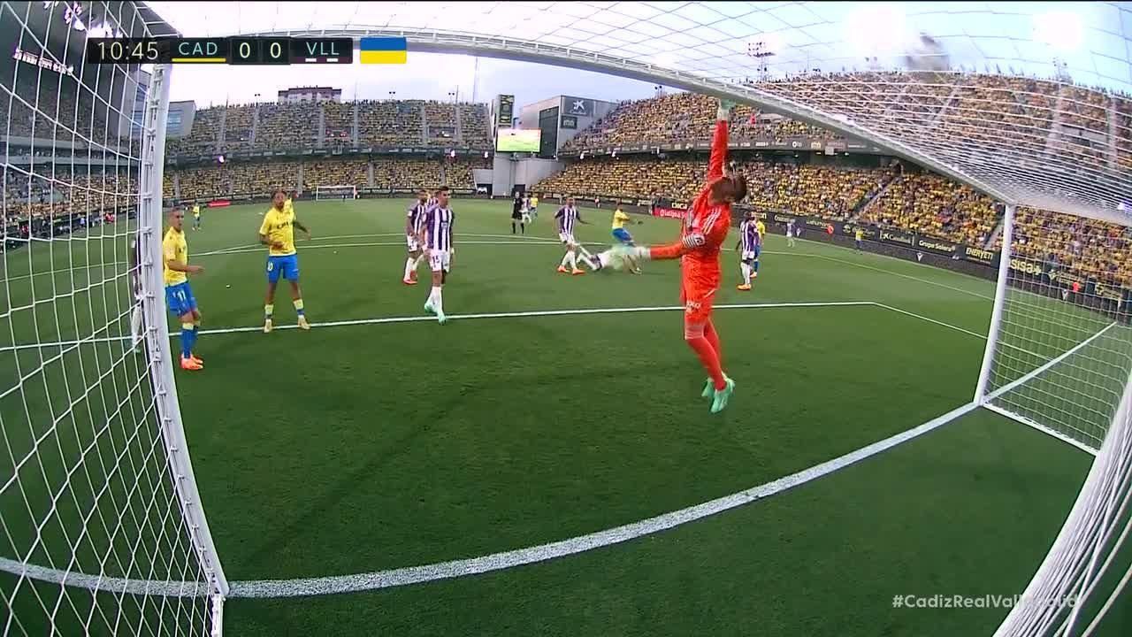 Chris Ramos just misses the frame on powerful header - ESPN Video