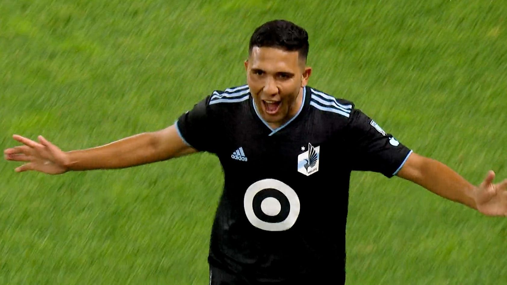 Emanuel Reynoso curls in free kick for sensational goal - ESPN Video