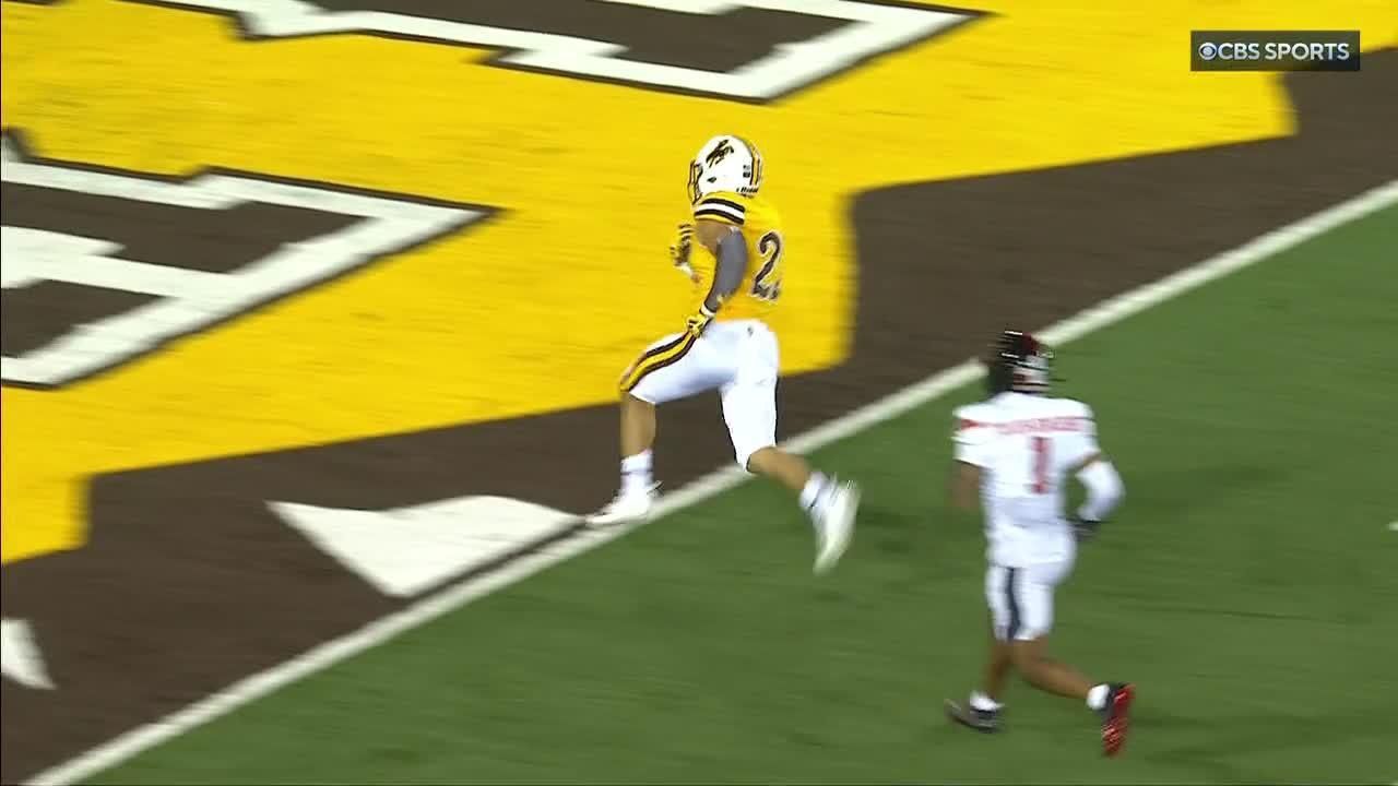 Sam Scott walks in untouched for a Wyoming TD - ESPN Video
