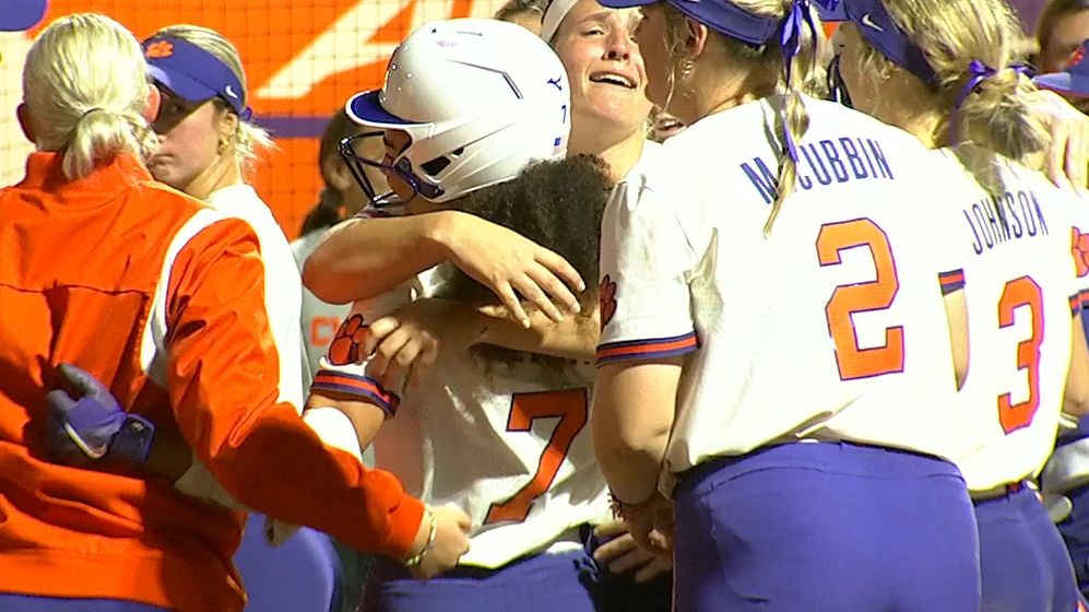McKenzie Clark walks it off for Clemson with a HR - ESPN Video