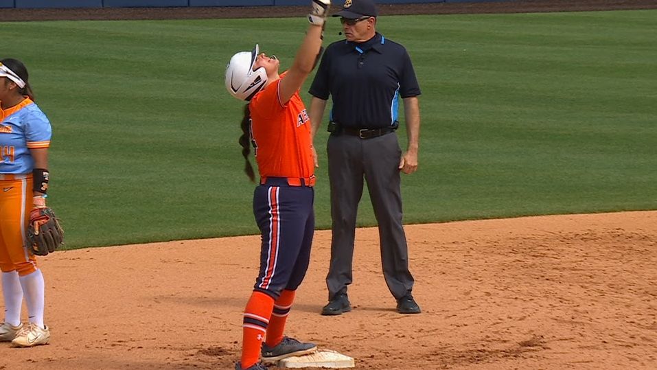 Auburn's Amelia Lech hits RBI double - ESPN Video