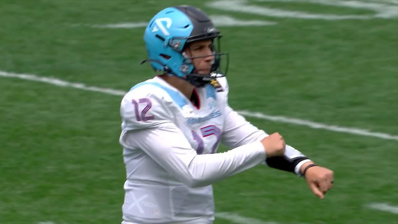 Renegades QB Luis Perez has early issues with his wristband - ESPN Video