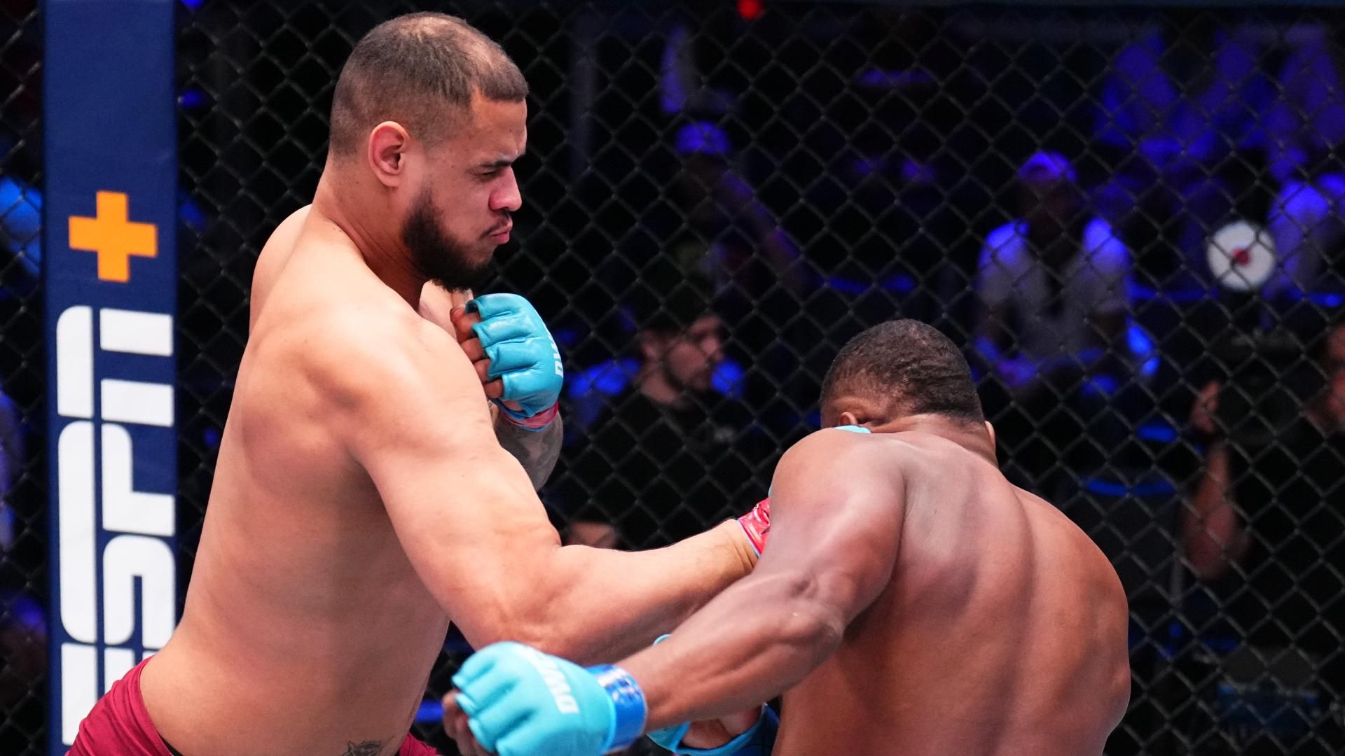 Tallison Teixeira flattens Arthur Lopes with one punch - ESPN Video