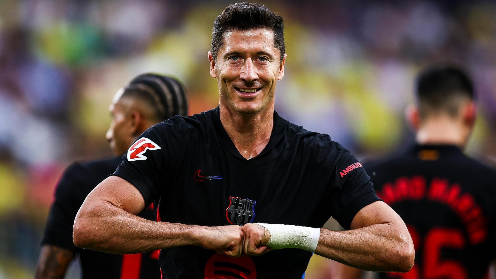 Lewandowski doubles Barca's lead with tap-in - ESPN Video
