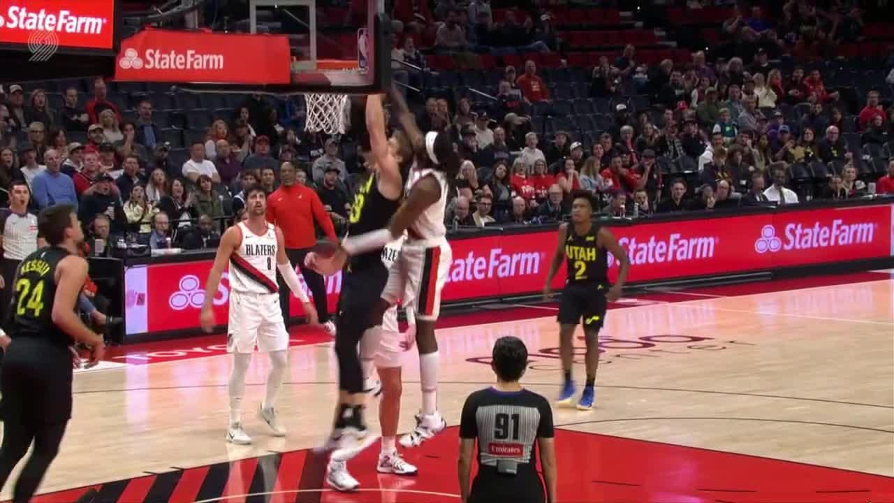 Donovan Clingan with the massive block at the rim - ESPN Video