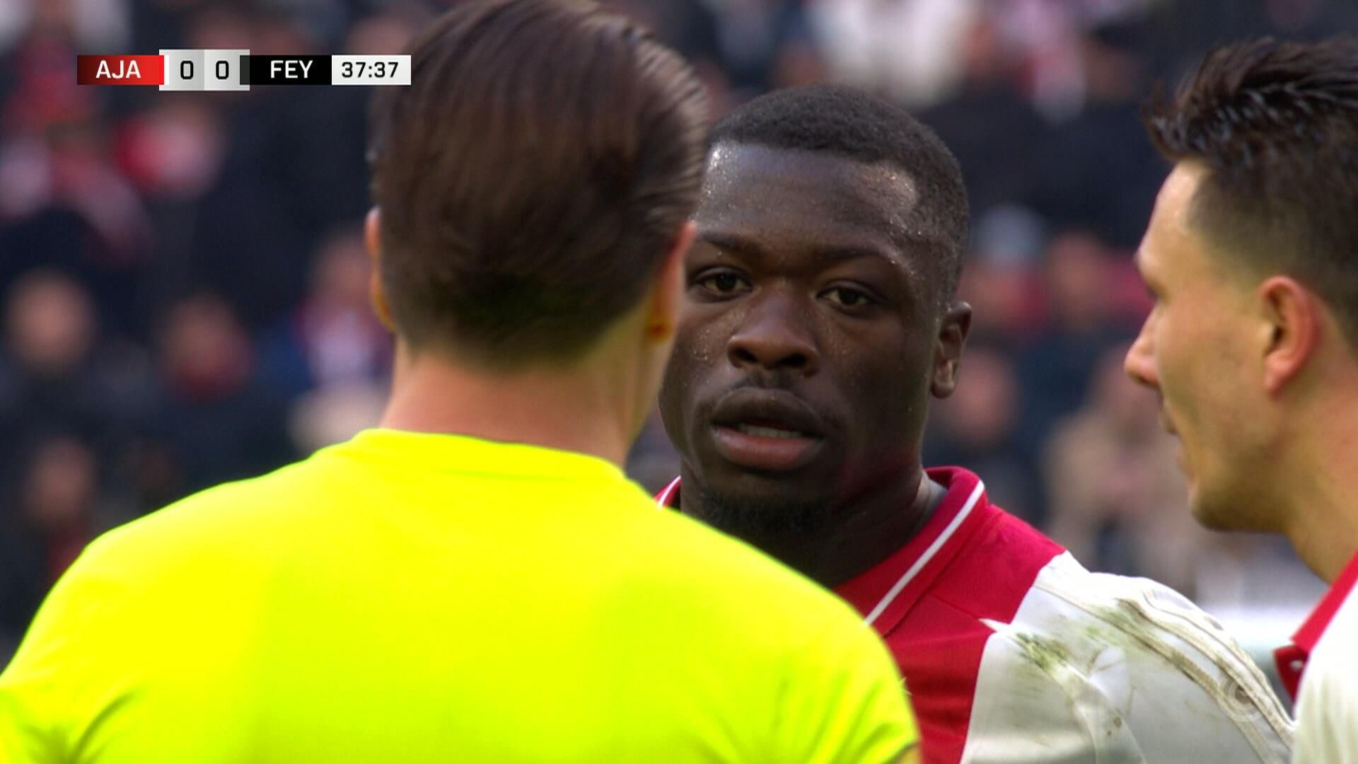 Brobbey zet Ajax op 1-0 na tussenkomst VAR gemist? Kijk het hier.