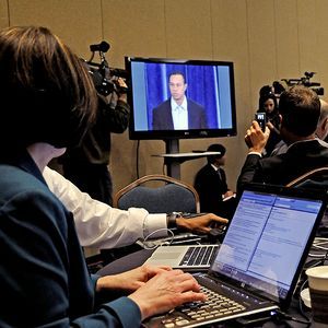 Facebook, Twitter, iPhone, Blackberry guarantee instantaneous ...