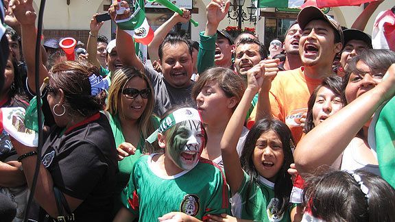 Mexico fans cheer for their bright future in loss - ESPN