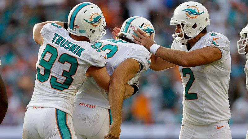 Vikings sign LB Jason Trusnik, place Audie Cole on IR - ESPN ...