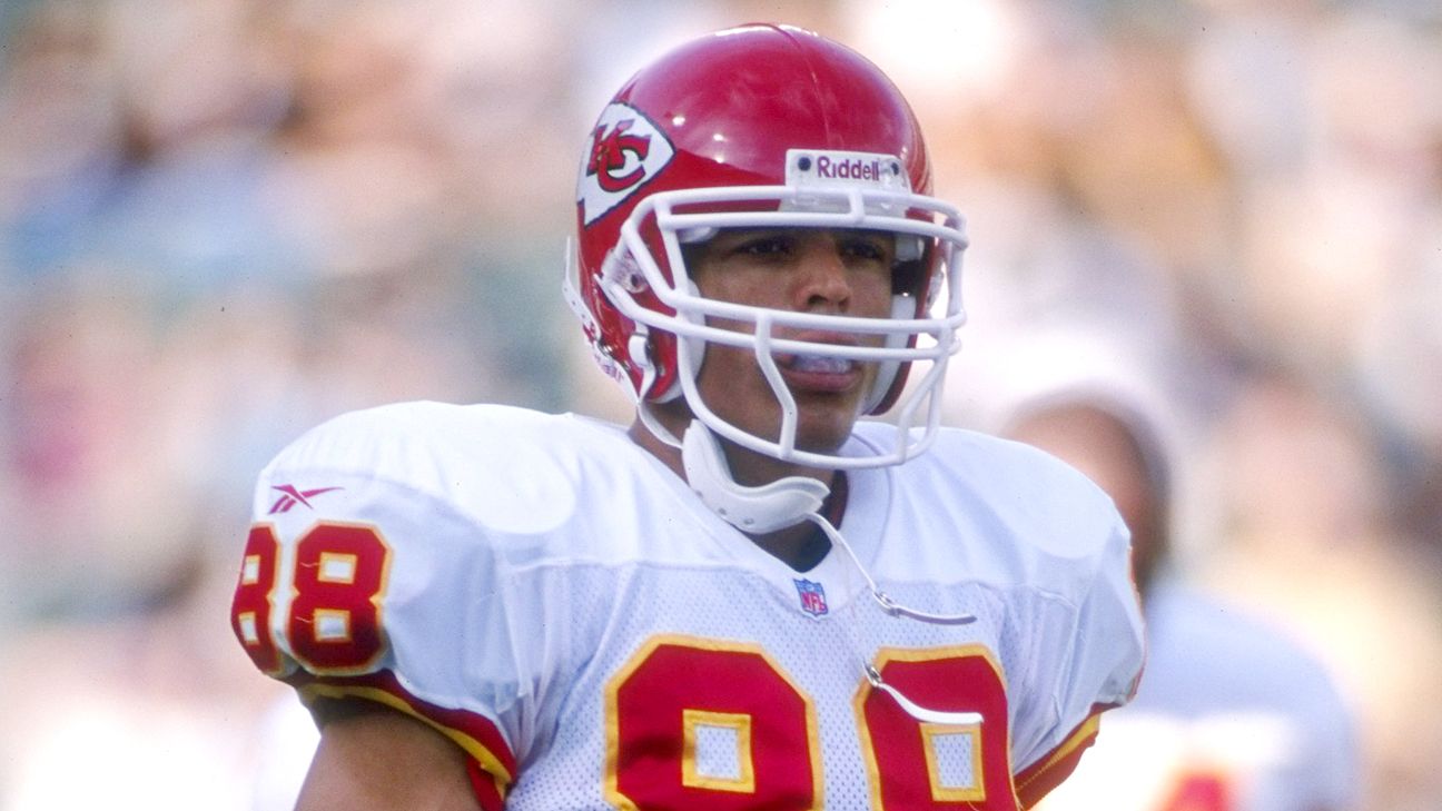 Tony Gonzalez looks back on his first game - ESPN - Atlanta Falcons ...