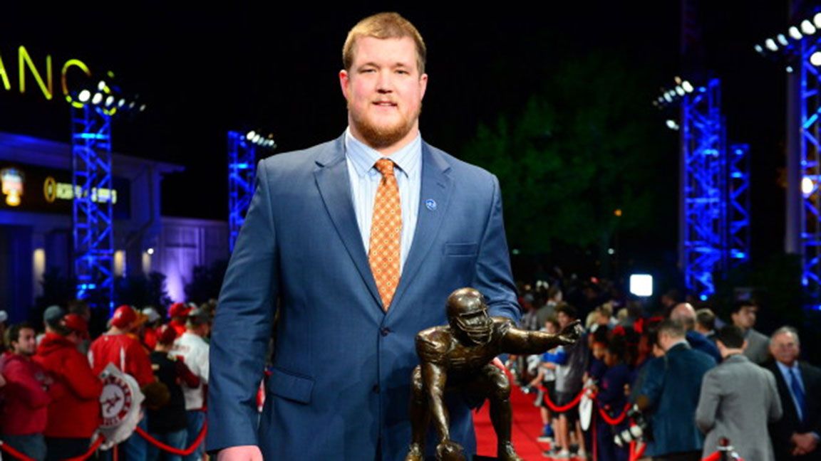 Dismukes wins Rimington Trophy