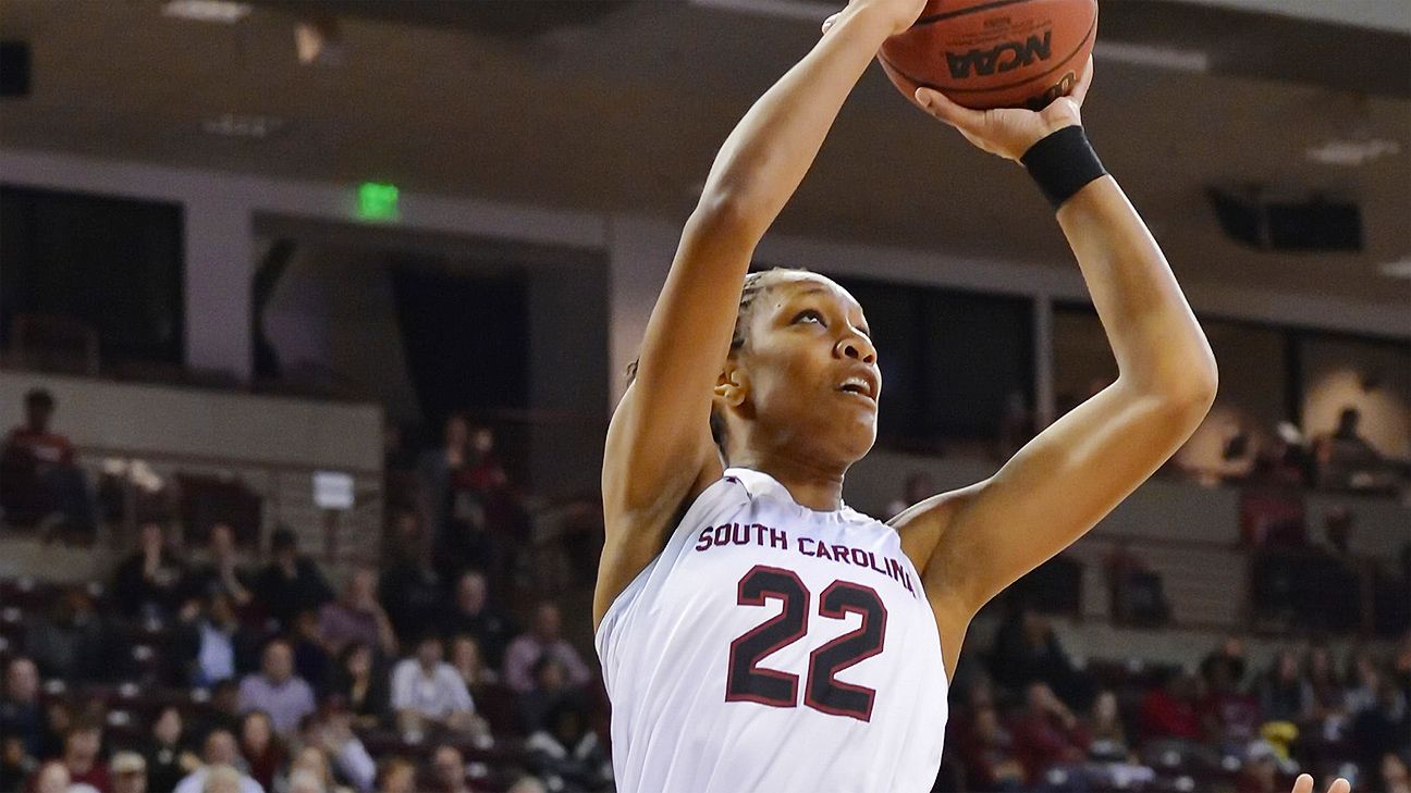 A'ja Wilson of South Carolina Gamecocks injures leg - ESPN